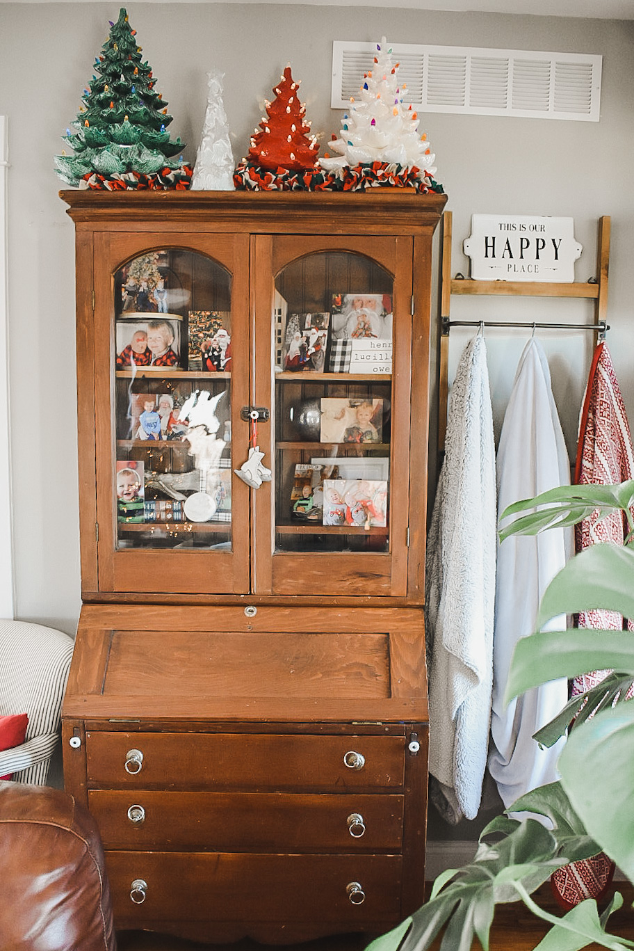 A fun and family-friendly Christmas holiday home tour